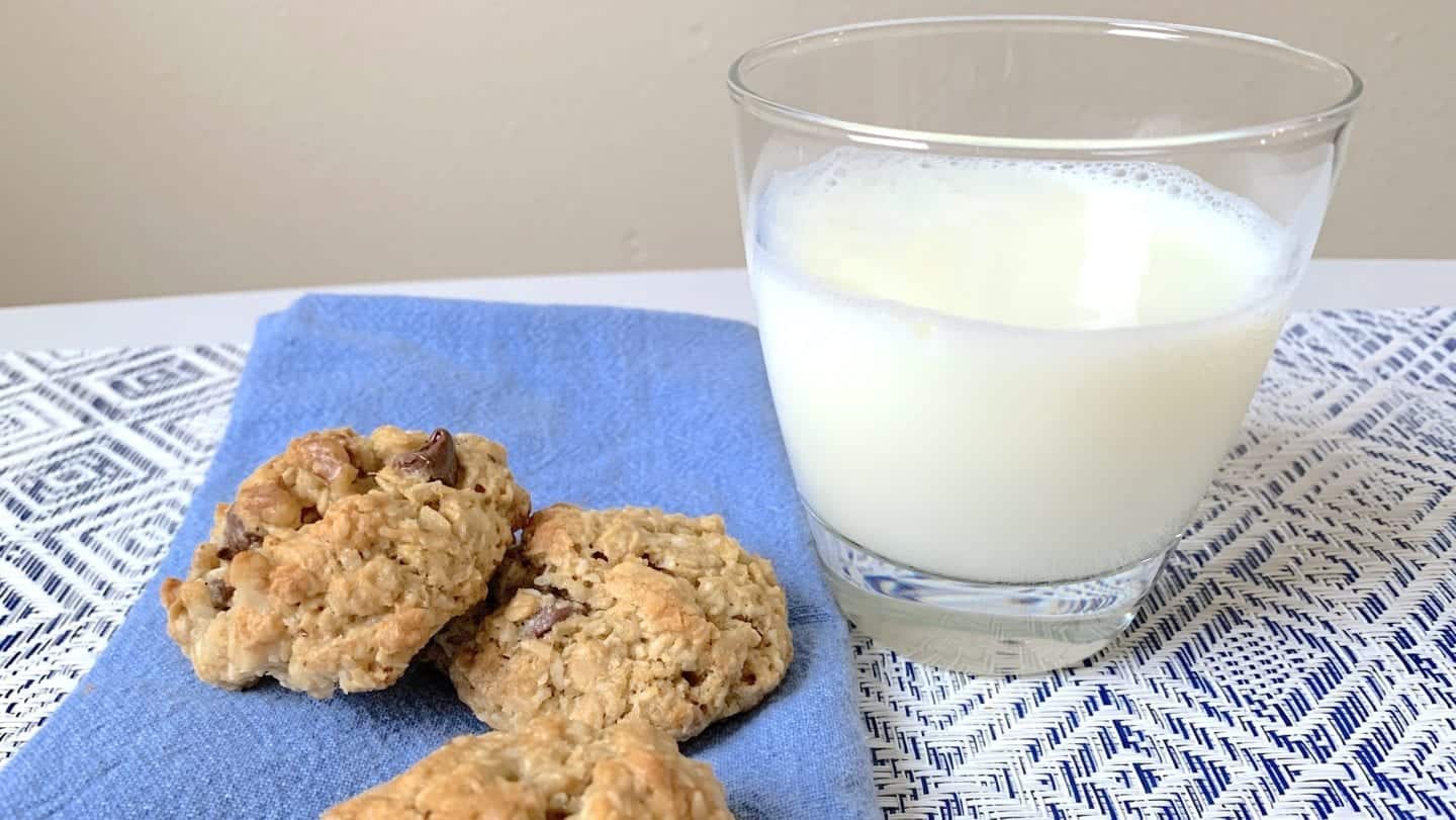 Running Reindeer Ranch Easy Oatmeal Chocolate Chip Cookie Recipe ...