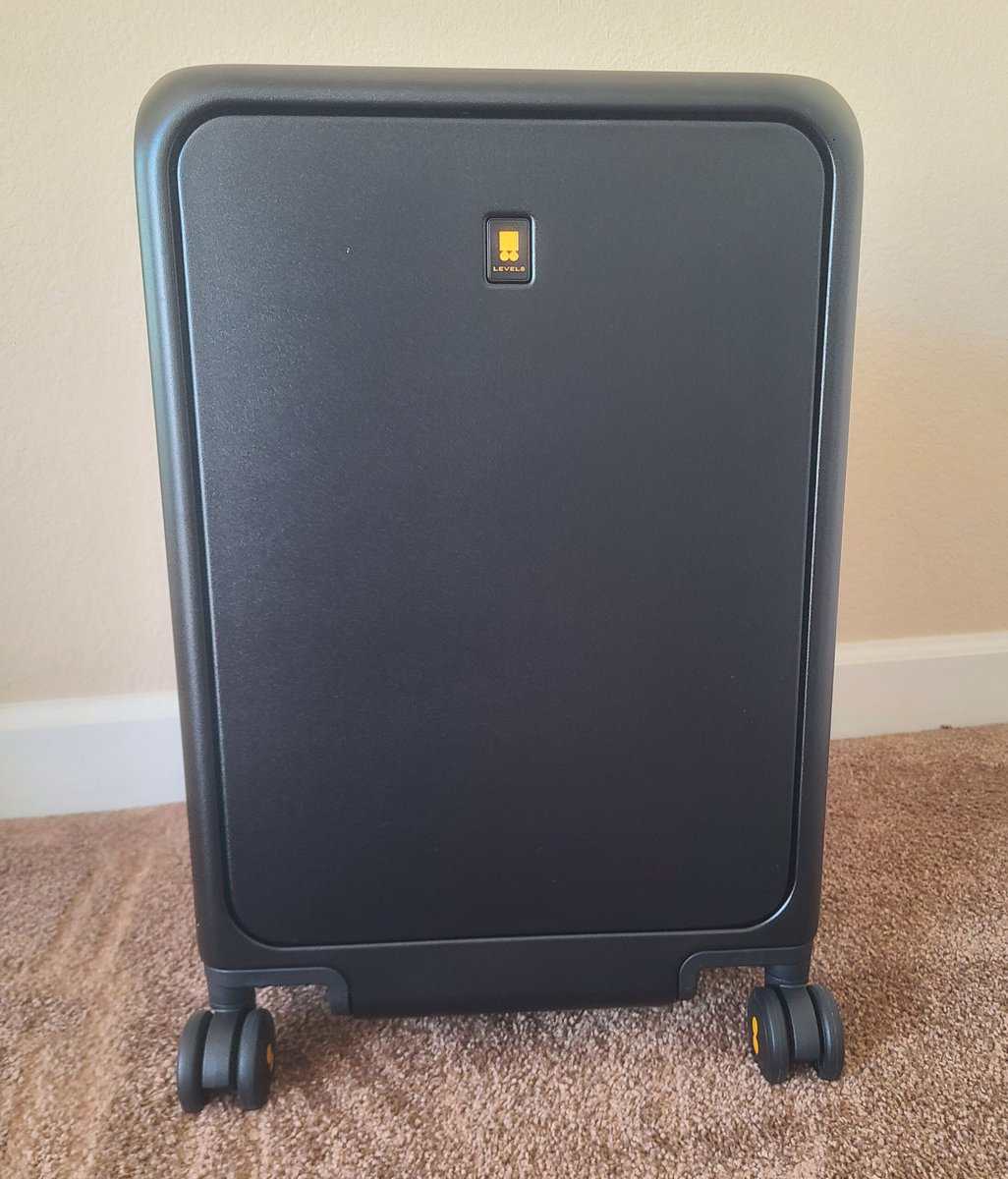 Honest review of LEVEL8 Road Runner Pro Carry-on – Cruise Maven